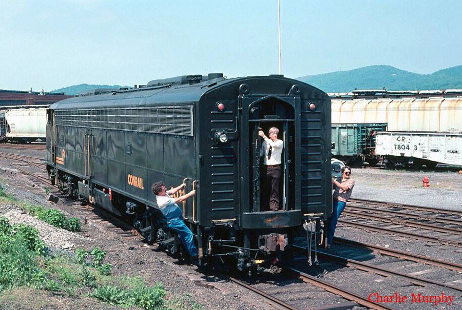 CR 4022 and crew are backing down to pick up the cars on track 4 of the ...