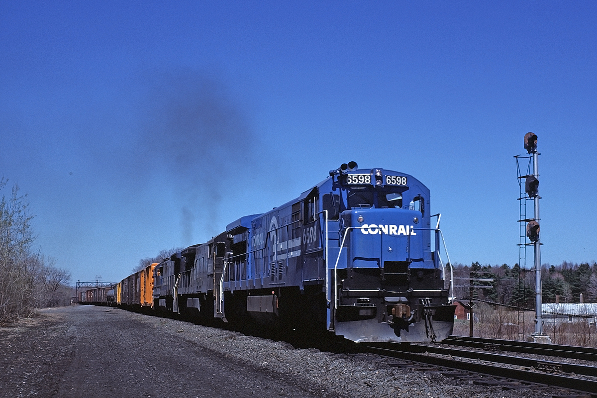 CR 6598 at Post Road in April 1977 | Conrail Photo Archive
