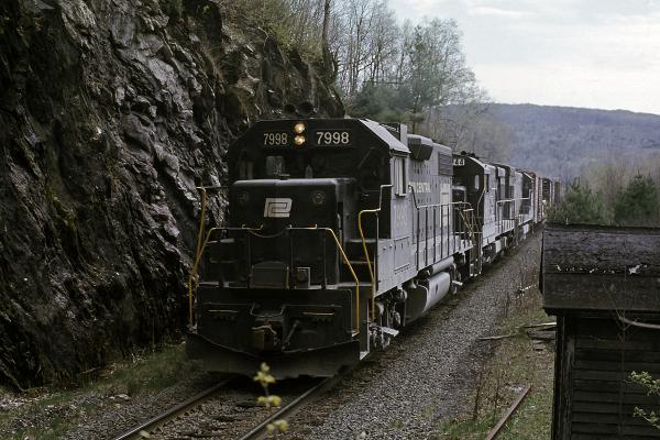 EMD GP38-2 | Conrail Photo Archive