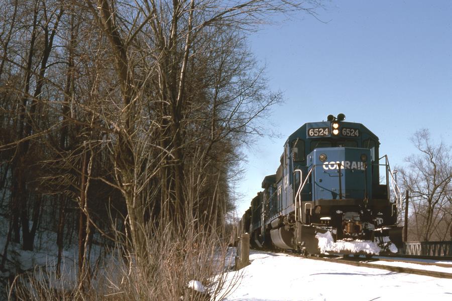 CR 6524 leads an eastbound through the snow at Gladwyne, PA. 2/9/1985 | Conrail Photo Archive