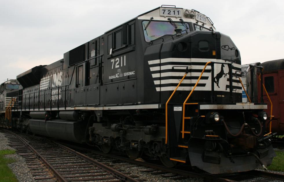 NS 7211 SD80MAC (CR 4119) | Conrail Photo Archive