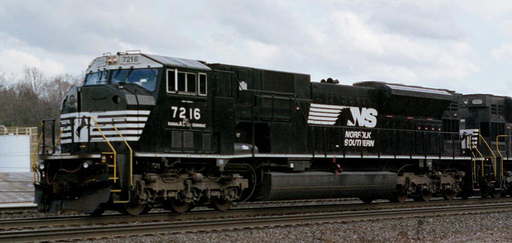NS 7216 (CR 4129/EMDX 8001) | Conrail Photo Archive
