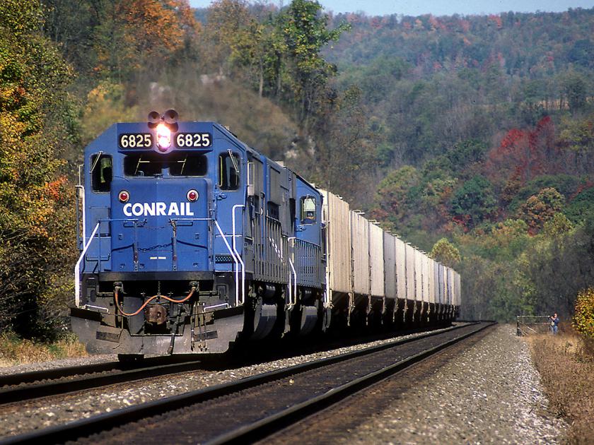 CR 6825 Leads a Grain Train Through Birmingham, PA, 10/86 | Conrail Photo Archive
