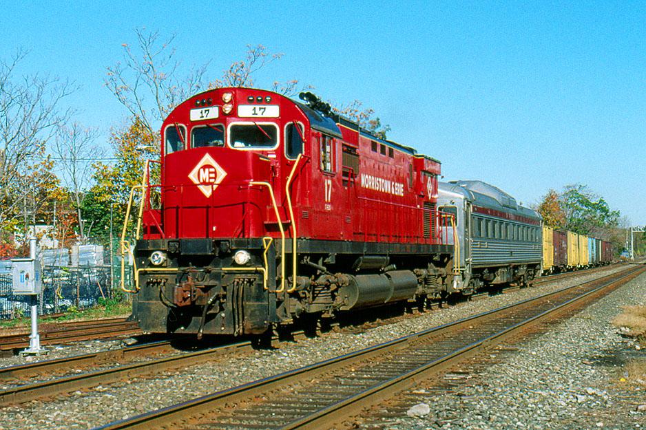 ME 17 (CR 2053) Garfield, NJ 12-2000 | Conrail Photo Archive