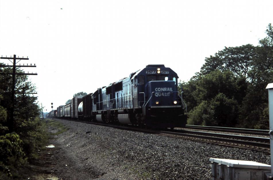 CR 2577 on ELBU-8 at Butler, IN | Conrail Photo Archive