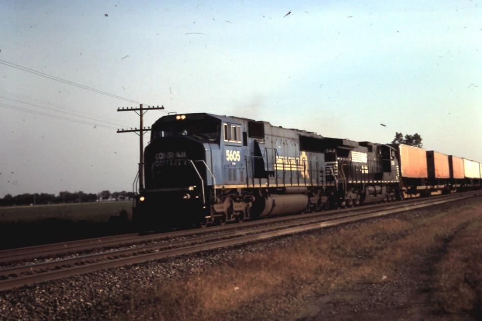 CR 5605(CSX) on Q123 | Conrail Photo Archive