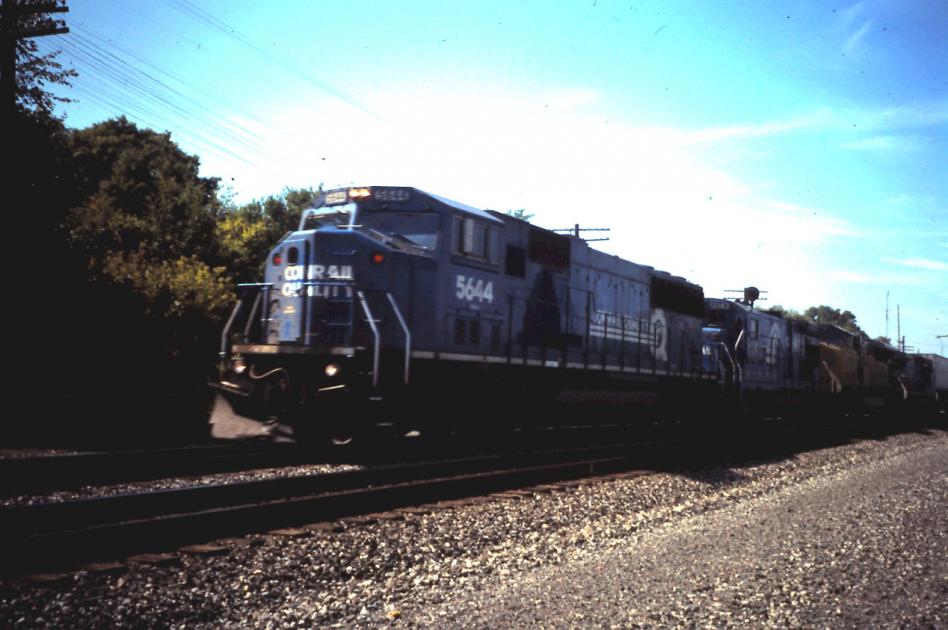 CR 5644 on Mail-8M at Kendallville, IN | Conrail Photo Archive