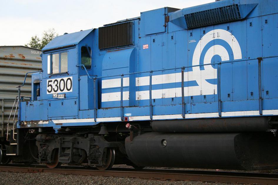 NS 5300 (ex CR 8111) 5-22-10 Marysville, PA | Conrail Photo Archive