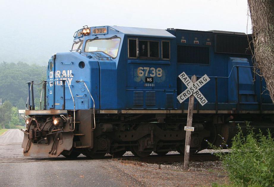 NS 6738 (ex CR 5610) 6-27-10 Nisbet, PA | Conrail Photo Archive
