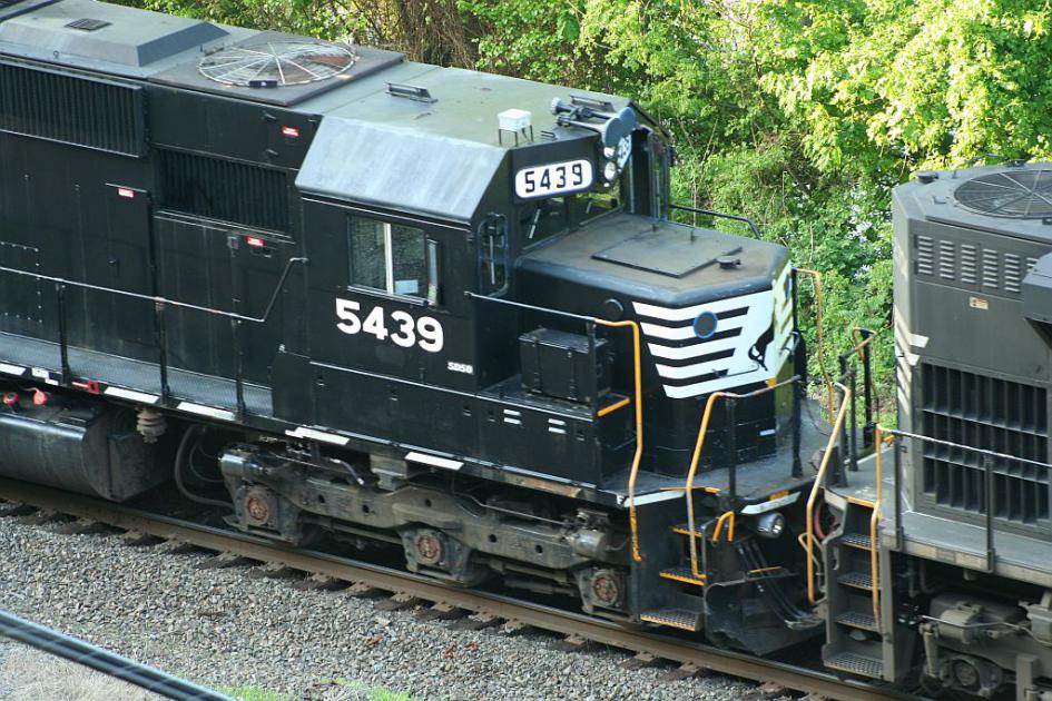 NS 5439 (ex CR 6772) 5-3-10 Marysville, PA | Conrail Photo Archive