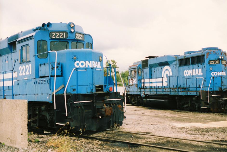 CR 2221 and 2230 Cleveland, OH 10-4-1994 | Conrail Photo Archive
