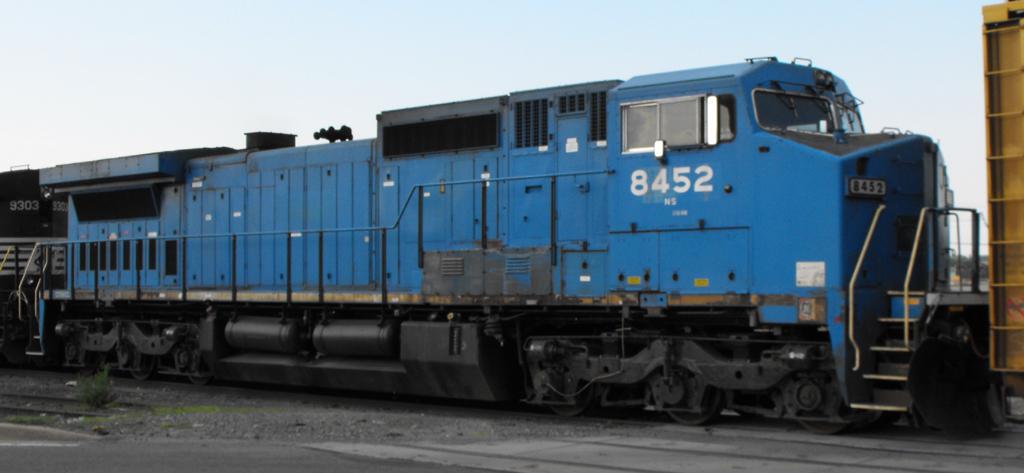 NS 8452 (LMS 712) | Conrail Photo Archive