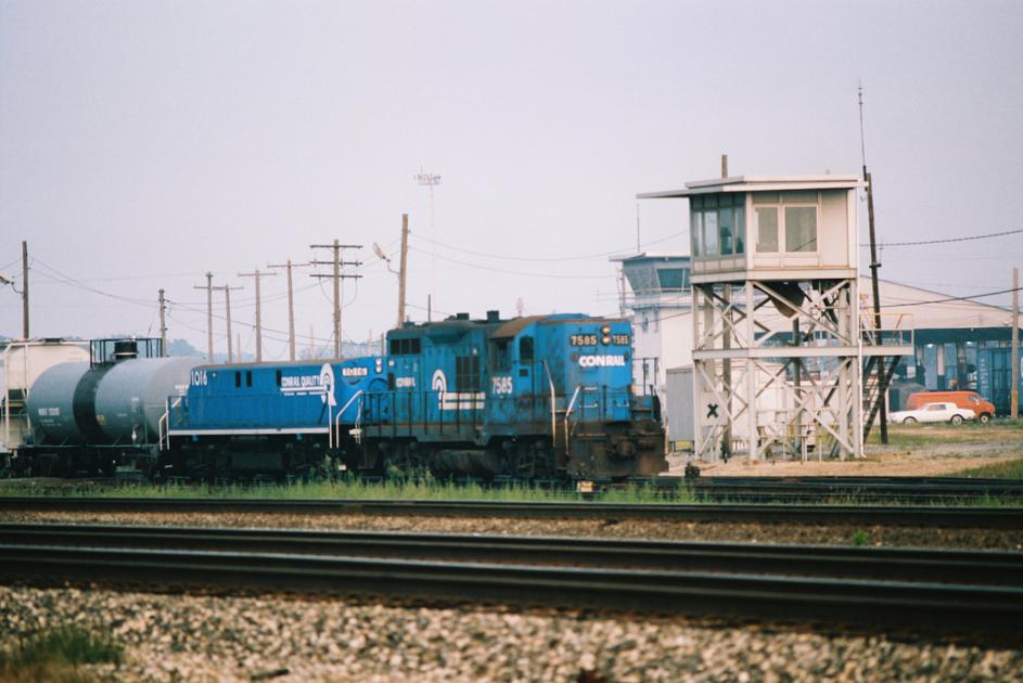 CR 7585 at Elkhart, IN | Conrail Photo Archive