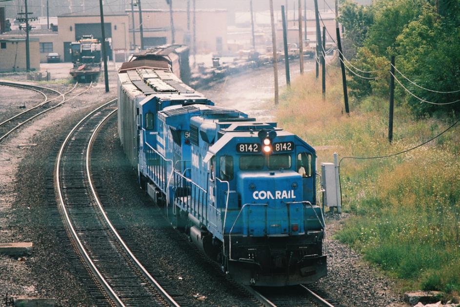 CR 8142 at Toledo, OH 8-1993 | Conrail Photo Archive