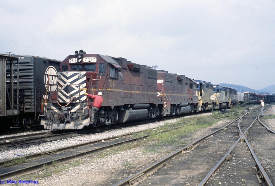 DH 7317 Hornell, NY 8-1-1977 | Conrail Photo Archive