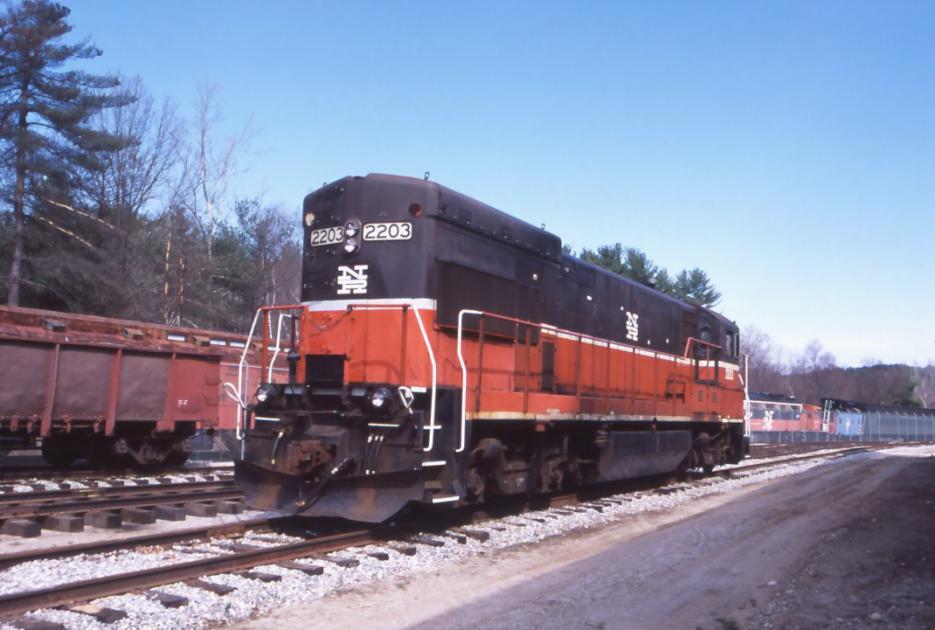 CR 2798/PW2203/NAUG 2203 at Thomaston, CT. on 4/18/09. | Conrail Photo ...