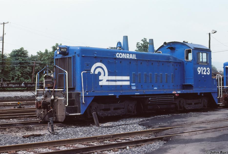 CR 9123 - SW9 at Hollidaysburg, PA | Conrail Photo Archive