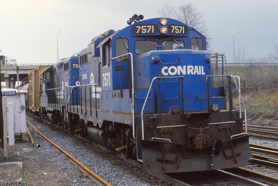 CR 7571 - GP10 at Rutherford, PA | Conrail Photo Archive