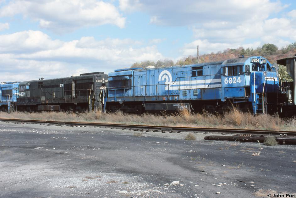 CR 6824 and 6833 - U28C's at Altoona, PA | Conrail Photo Archive