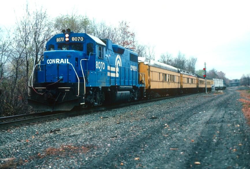 CR GP38-2 8070 Bogota, NJ 11-28-1981 | Conrail Photo Archive