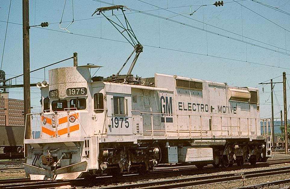 EMDX 1975 Harrisburg, PA 6-18-1977 | Conrail Photo Archive