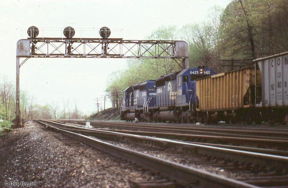 CR 6443 and 6425 at MG PA 1981 | Conrail Photo Archive