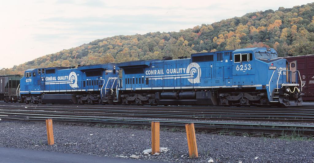 CR 6253 & CR 6279 at Allentown PA 10/16/97 | Conrail Photo Archive