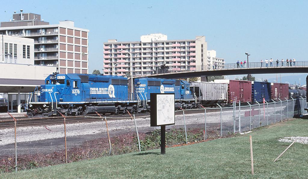 CR 6376 & 6398 at Altoona PA | Conrail Photo Archive