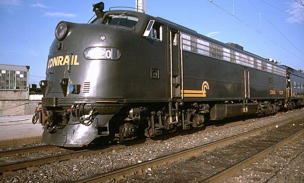 CR 4020 leads an eastbound OCS at Frankford Junction 7/8/1986 | Conrail Photo Archive
