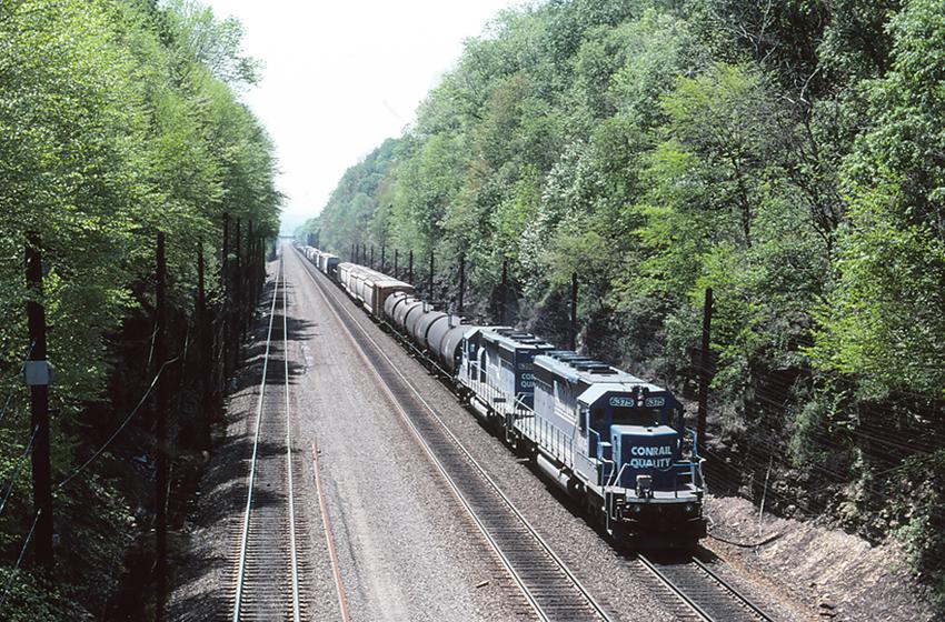 CR 6375 & 6398 on rear of ALPI-5 at Cassandra, PA 5/15/98 | Conrail ...