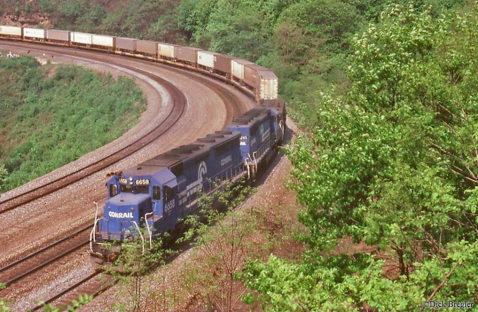 CR 6658 at Horseshoe Curve | Conrail Photo Archive