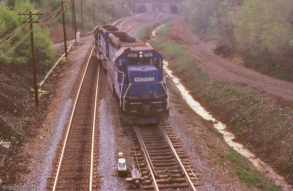 CR 6658 at SF interlocking in Tunnelhill, PA | Conrail Photo Archive