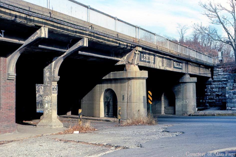 Lehigh Valley overpass Easton, PA 12-17-1988 | Conrail Photo Archive