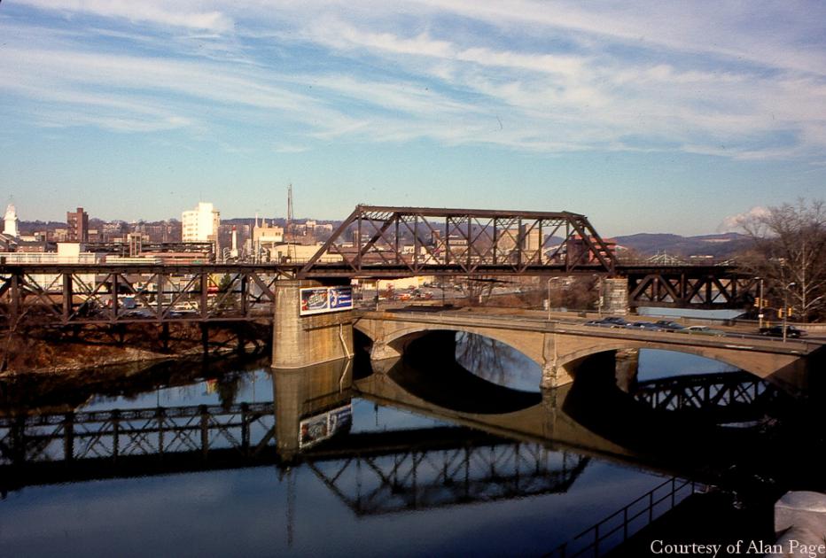 Multi-track bridge Easton, PA 12-17-1988 | Conrail Photo Archive
