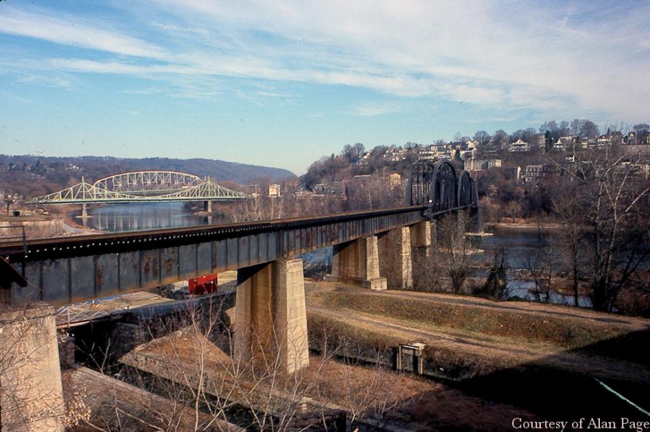 Single-track bridge Easton, PA 12-17-1988 | Conrail Photo Archive
