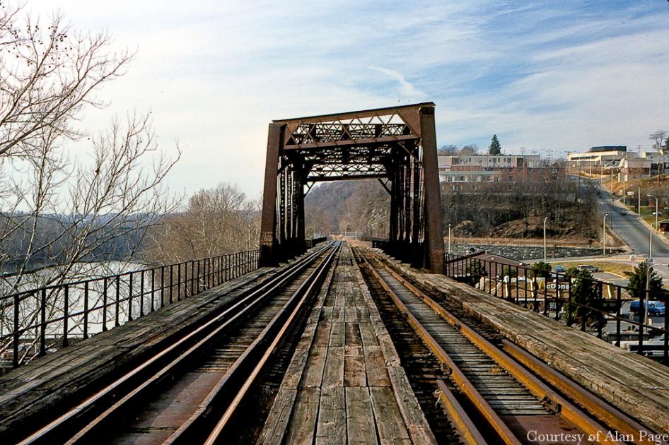 Multi-track bridge Easton, PA 12-17-1988 | Conrail Photo Archive