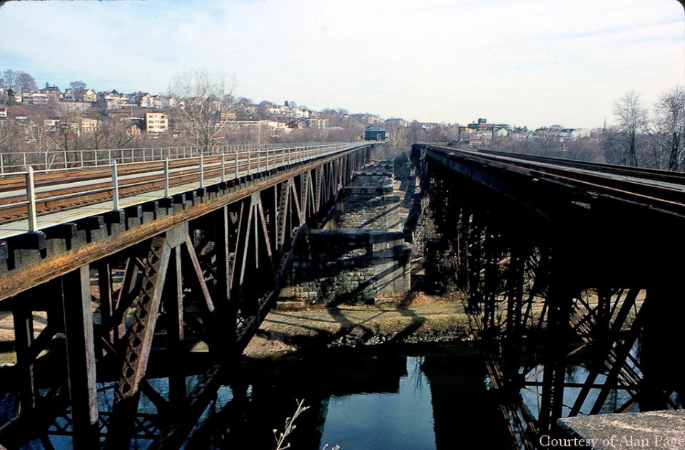 Multi-track bridge Easton, PA 12-17-1988 | Conrail Photo Archive
