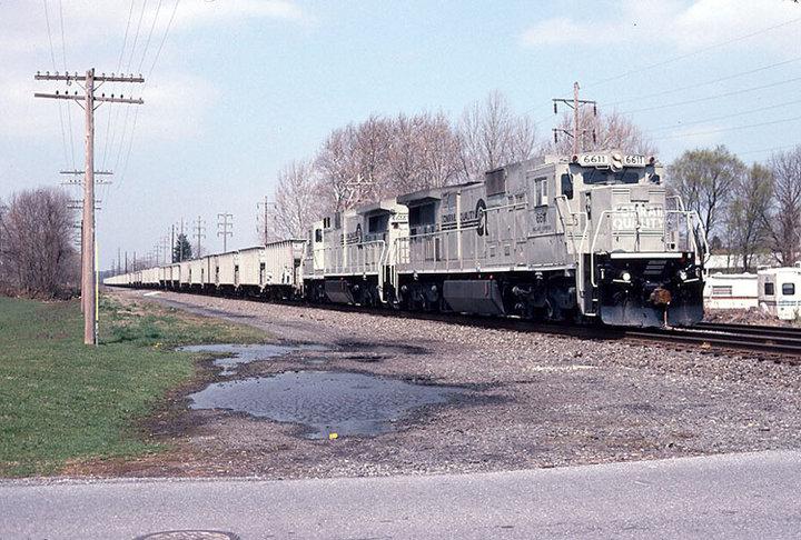 CR 6611 & 6614 eastbound at Robesonia, PA. | Conrail Photo Archive