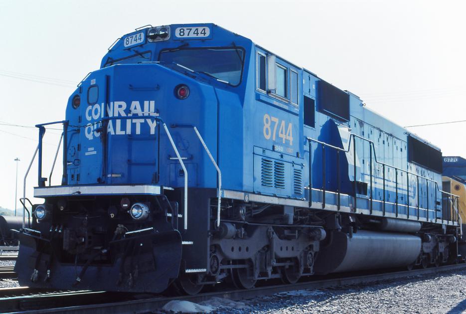 CSXT 8744 (CR 5631) | Conrail Photo Archive