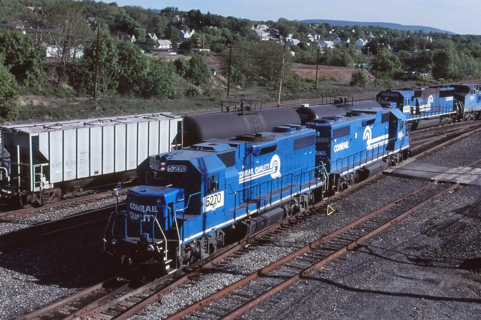 NS 5270 and CR 8061 at Rose 5/16/99 | Conrail Photo Archive