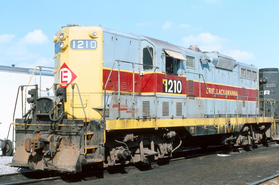 EL 1210 (GP7) | Conrail Photo Archive