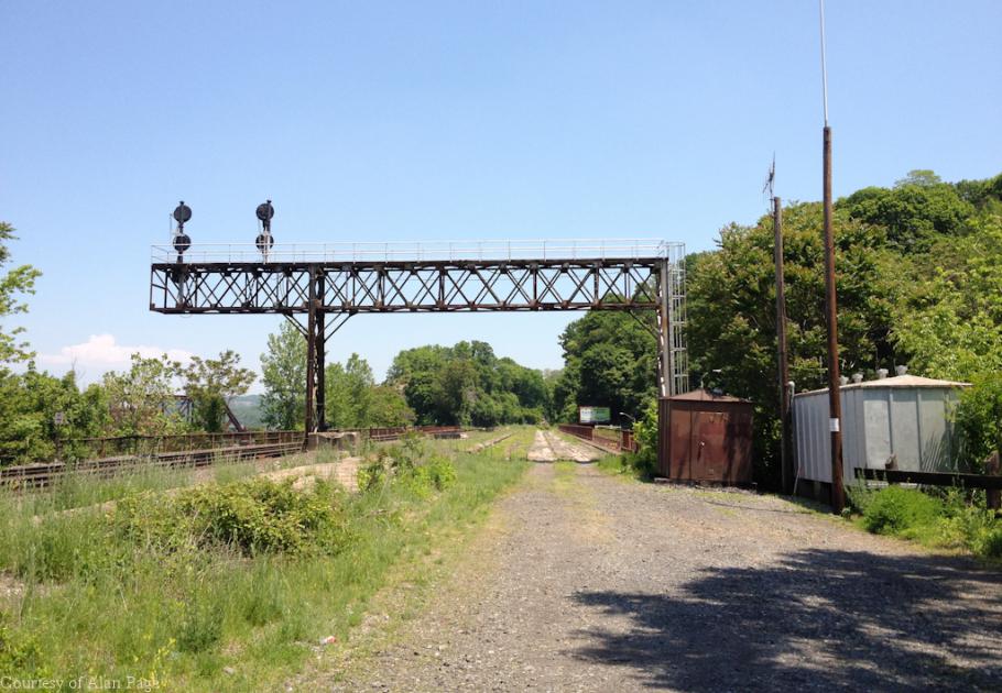 Easton signal bridge Easton, PA 5-28-2016 | Conrail Photo Archive