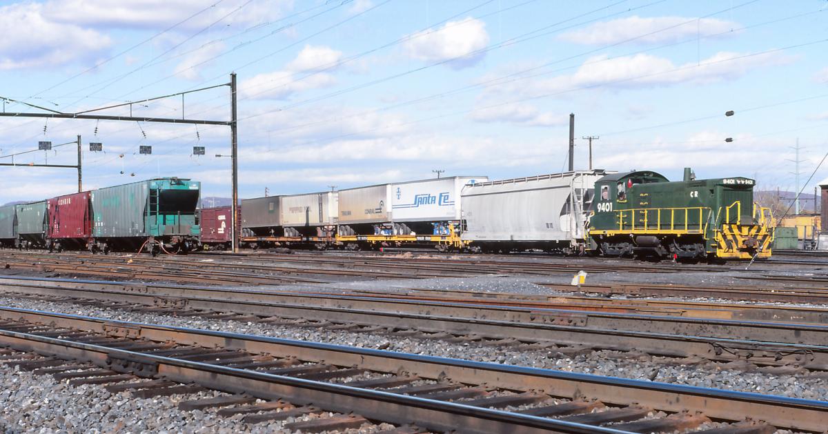 CR 9401 ex-RDG Shifting Harrisburg Yard 11/80 | Conrail Photo Archive