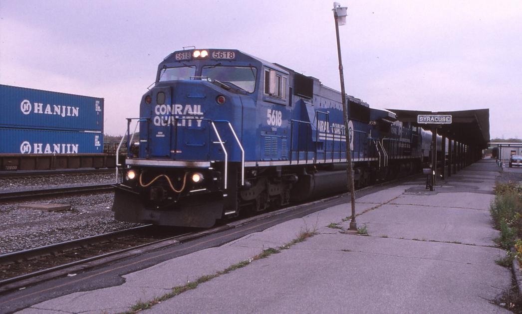 CR 5618 west Trailvan 10181995 | Conrail Photo Archive