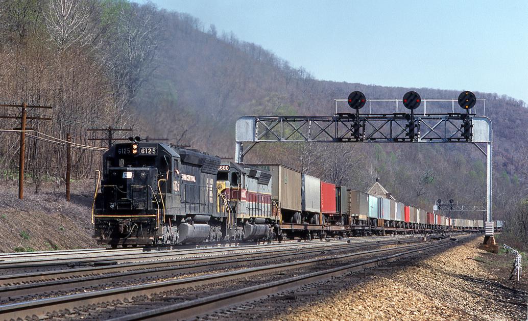 CR 6125 at MG Tower, 4/77 | Conrail Photo Archive