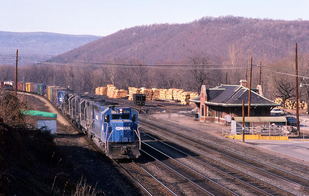 CR 6694 east through Mifflin on the Pittsburgh Line, 3/78 | Conrail ...