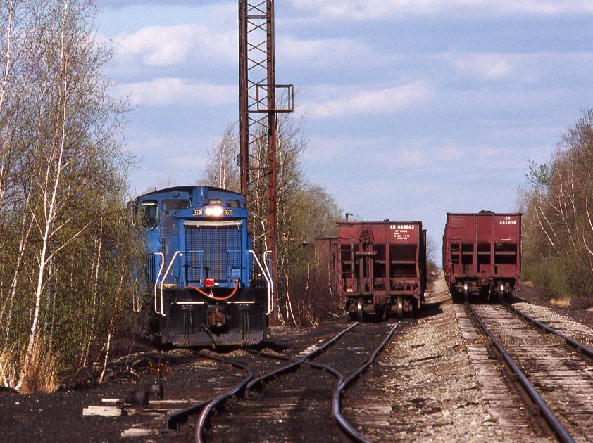 CR 9630 heads back into the woods at Locust Summit, PA, 4/87 | Conrail ...