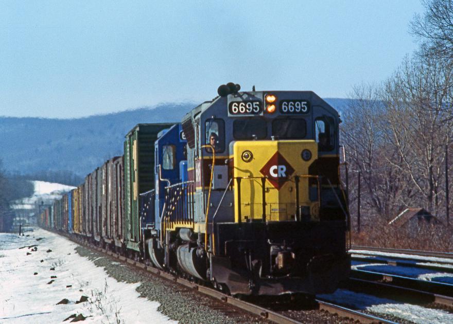 CR 6695 Eastbound with WPB-4 at Cove PA, 2/78 | Conrail Photo Archive