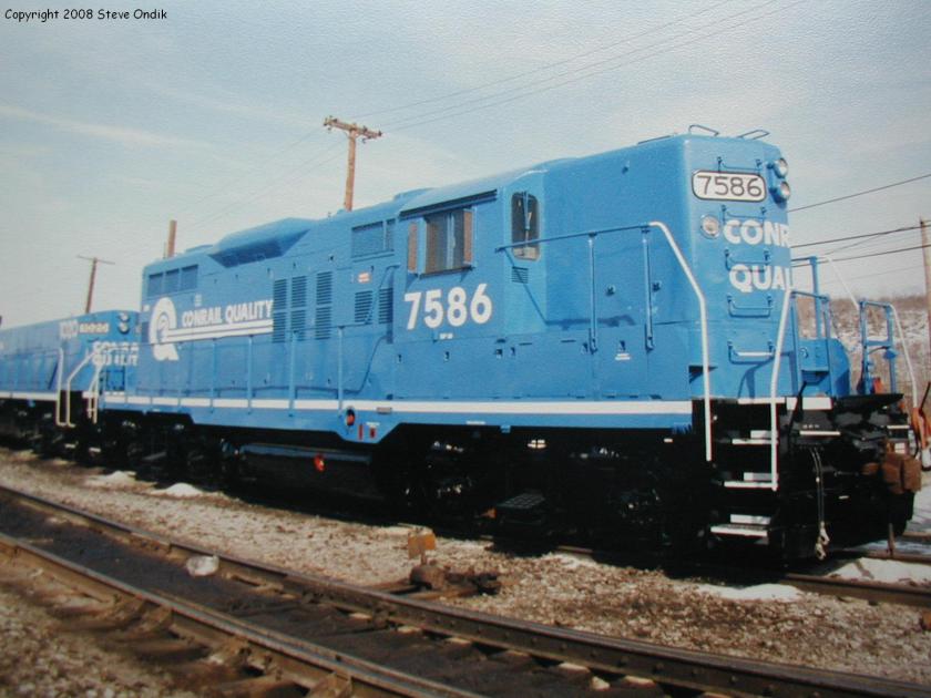 CR 7586 GP10 in Conrail Quality Paint, 3/94 | Conrail Photo Archive