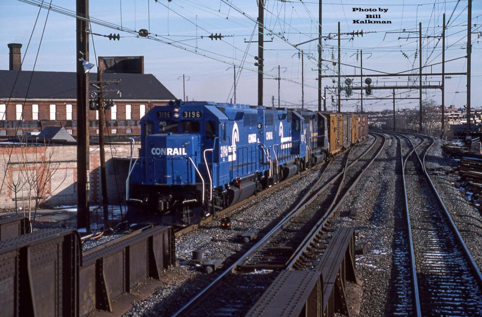 CR 3196 on the NEC in East Baltimore on 2-3-85 | Conrail Photo Archive